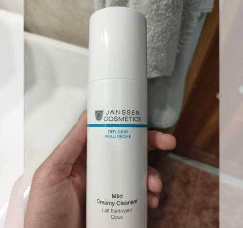 Нежная эмульсия для умывания Janssen cosmetics