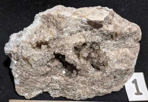 Минерал кальцит, мелкие кристаллы (друза)