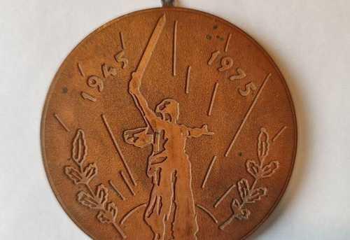 Медаль настольная Слава советскому народу 1945-75
