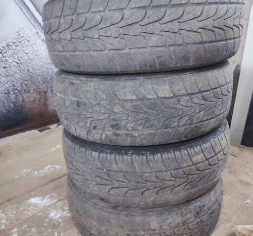 Nexen Roadian HP 215/65 R16