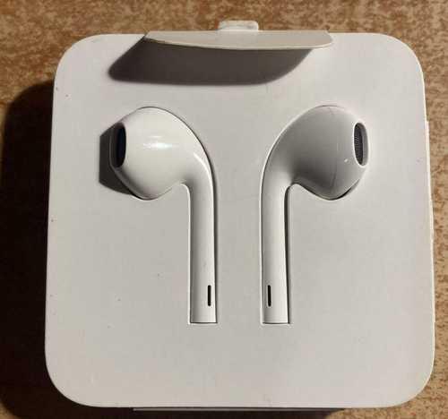 Наушники Apple EarPods Lightning