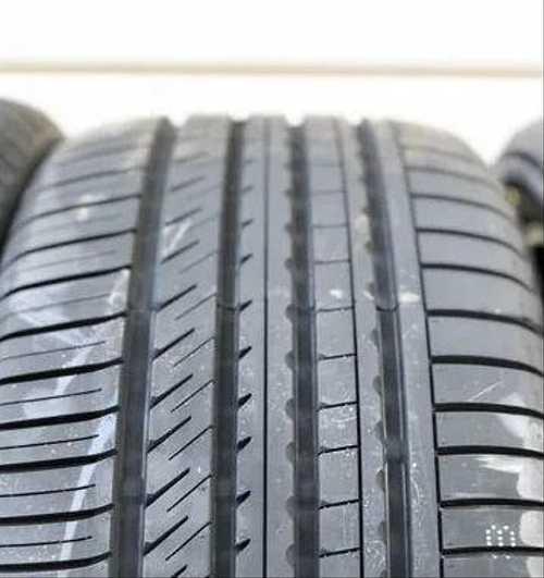 Kinforest KF550-UHP 275/30 R20 97Y