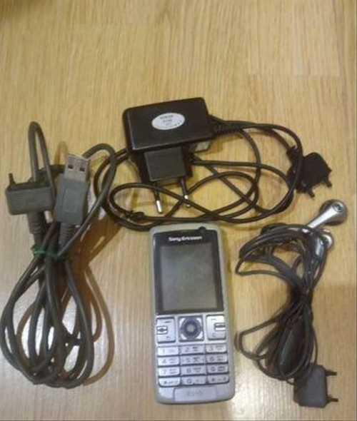 Sony Ericsson K610i + зарядка + кабель + наушники
