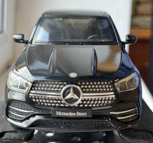 Модель автомобиля 1:24 Mercedes GLE 350