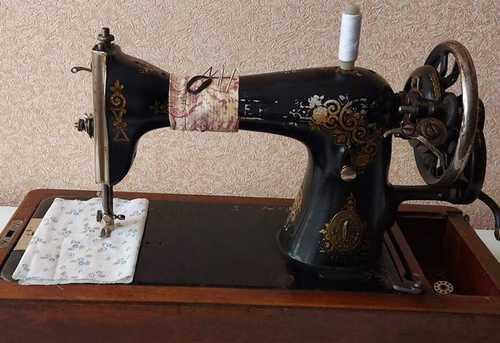 Старинная швейная машинка зингер