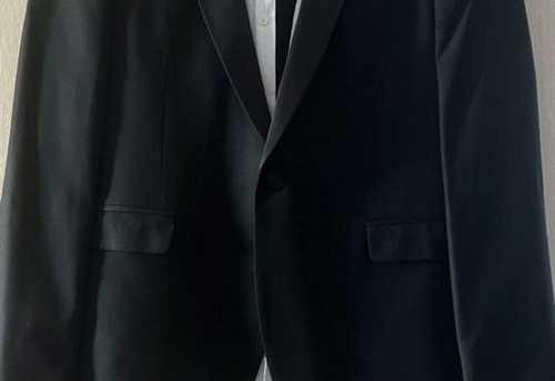 Мужской классический костюм черный