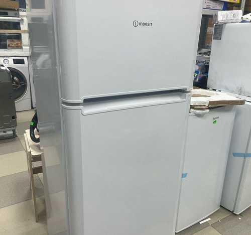Холодильник Indesit высота 145см