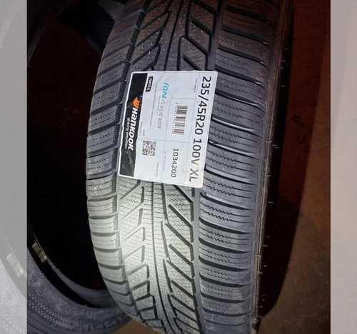 Hankook Winter iON i'cept SUV IW01A 235/45 R20 100V