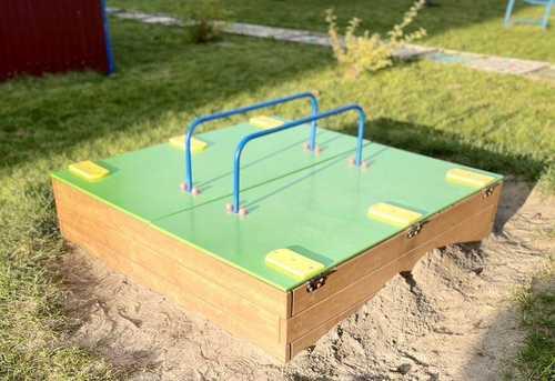 Детская песочница с крышками-столиками 1,5х1,5м