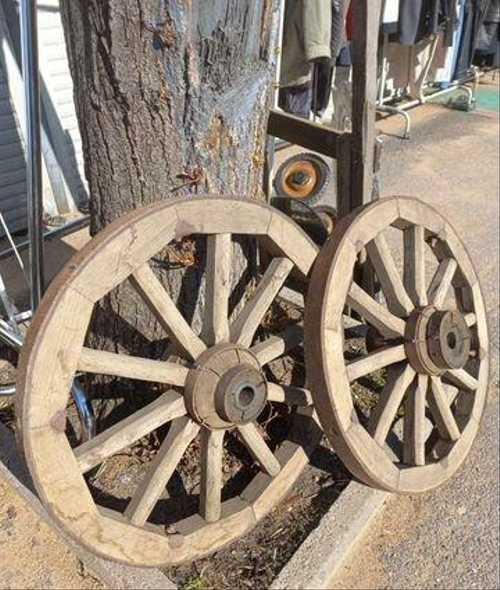 Старинные колёса для телеги