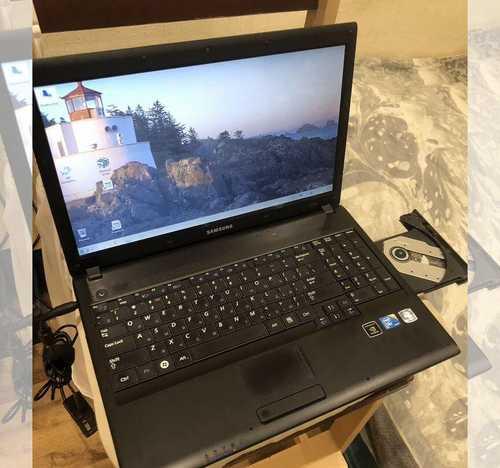 15.6" Samsung NP-R519, Core 2 Duo, RAM 4 ГБ, 320 ГБ, GeForce G105M