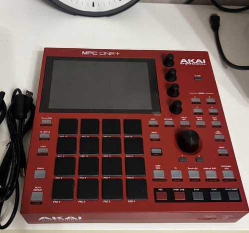 Компактный продакшн-центр akai PRO MPC ONE