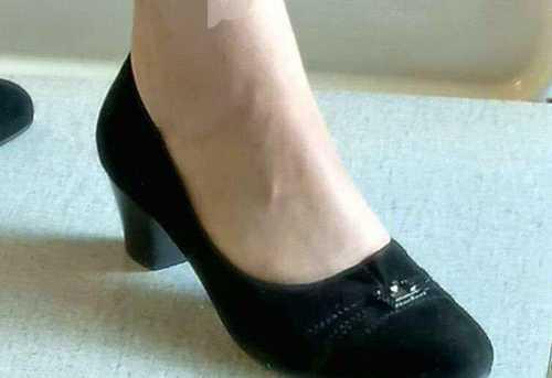Замшевые чёрные туфли 37,5 невысокий каблук