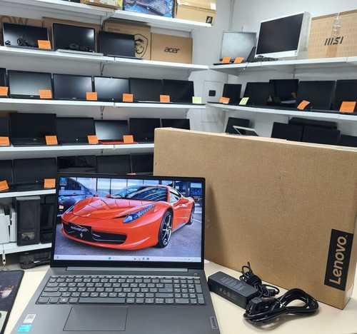 Lenovo 15.6" Core i5-1235U/16GB/512GB/Iris Xe