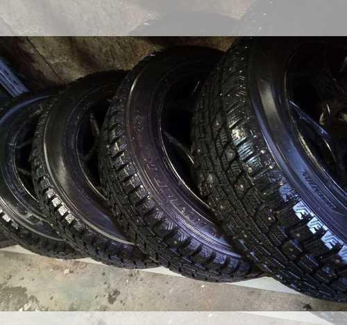 Dunlop SP Winter Ice 01 185/65 R14 87T