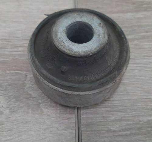 Втулка подушки кузова Land Rover Discovery 4 L319