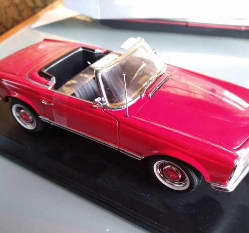 Модель 1:18 Mercedes-Benz 230 SL Norev