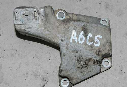 Кронштейн двигателя левый Audi A6 C5 2.4