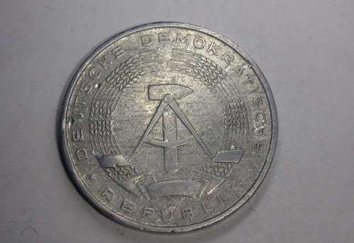 Монета гдр - 10 феннингов