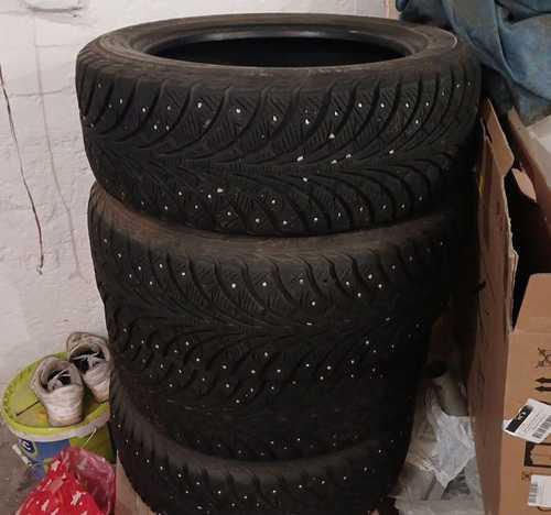 Sava Eskimo Stud 215/55 R17 94