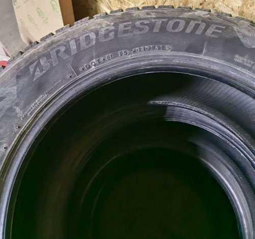 Bridgestone Blizzak DM-V2 225/65 R17