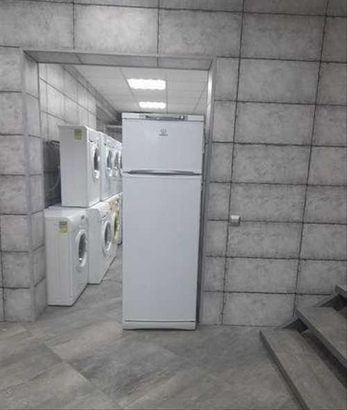 Холодильник Indesit ST 167.028