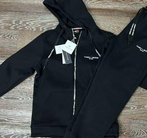 Спортивный комплект Tommy Hilfiger на зиму