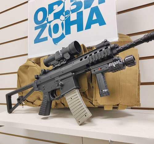 Игрушечный автомаи на пластиковых пульках 6 мм SIG SG 552