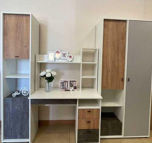 Стол письменный   шкаф. Комлект мебели в детскую