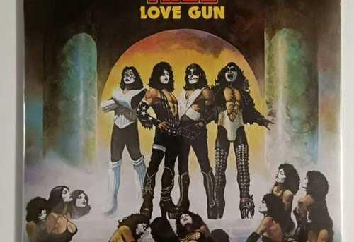 Виниловая пластинка kiss "Love gun" 1977г