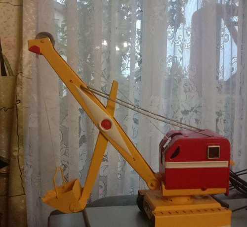 Игрушка экскаватор СССР
