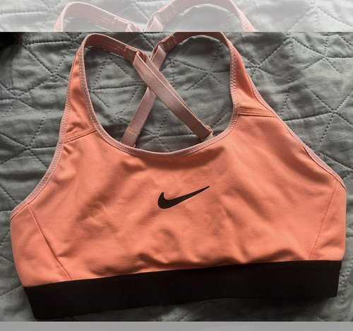 Спортивный топ nike