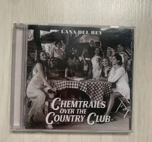 Lana del rey chemtrails over the country club cd