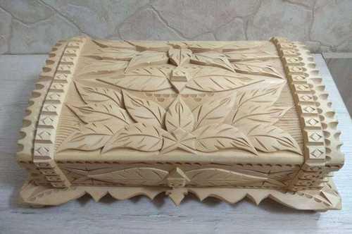 Резная деревянная шкатулка, без покрытия