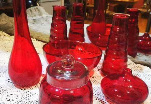 Набор декоративной посуды красное стекло