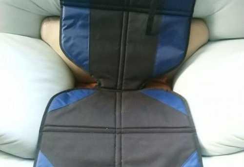 Защитная накидка в авто под детское кресло
