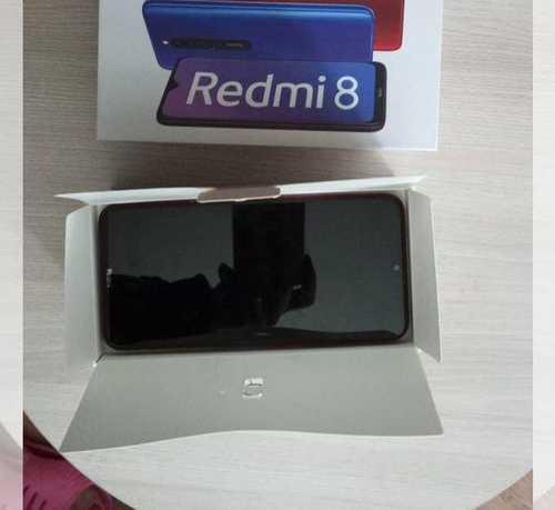 Продаю мобильный телефон Redmi 8