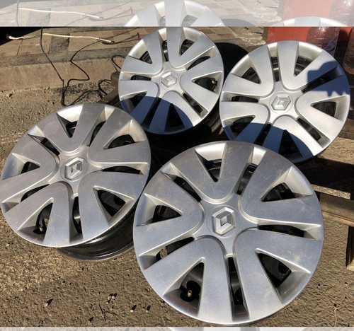 Штампы Renault R15 5x114,3 с оригинальными колпака