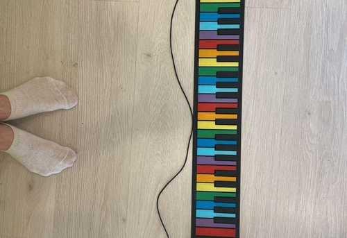 Клавиатура фортепиано цветная