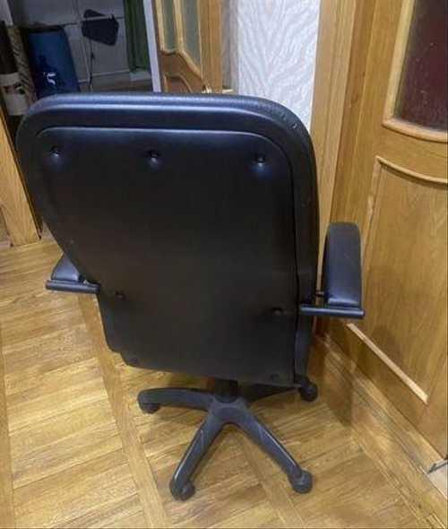 Кожаное кресло руководителя бу
