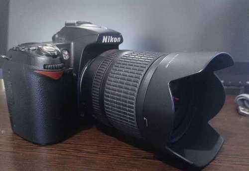 Зеркальный фотоаппарат Nikon D90 с линзой