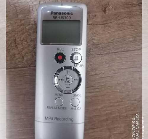 Продам Цифровой диктофон Panasonic RR-US300 2Gb S