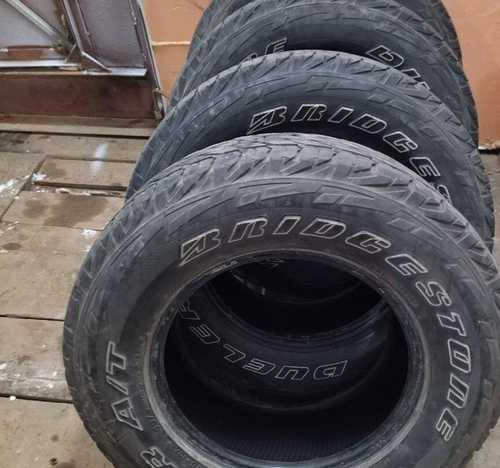 Bridgestone Dueler A/T 697 245/70 R16