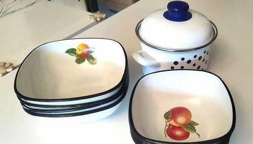 Эмалированная посуда: кастрюля и лотки