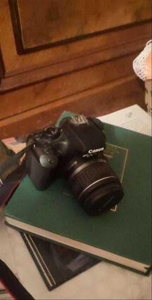 Зеркальный фотоаппарат canon d1000
