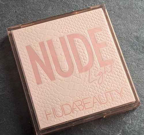 Палетка теней Huda beauty light nude