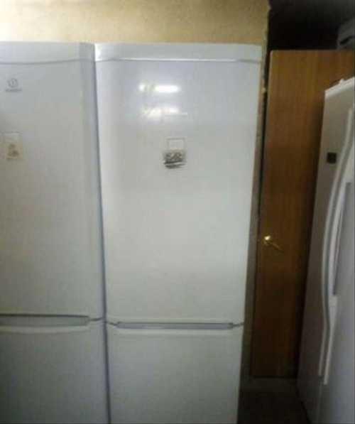 Холодильник Hotpoint 185см Два кампрессора. дост