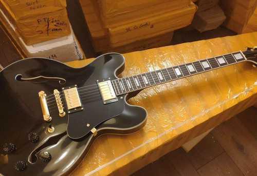 Реплика Gibson ES-335 чёрная с золотой фурнитурой