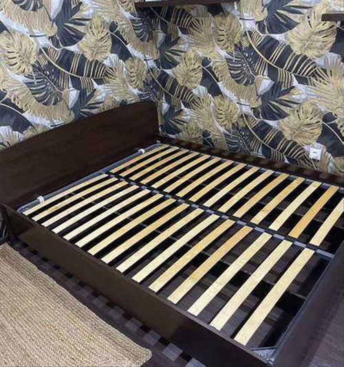 Кровать с матрасом 160 х 200