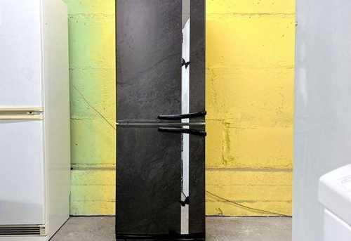 Холодильник серый с зеркальной полоской